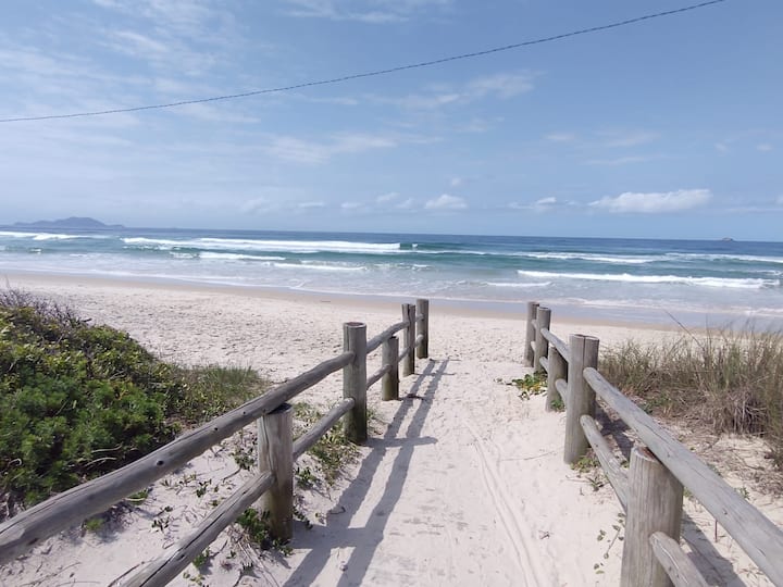 Espaçoso, 4 Suítes, 150m Do Mar - Florianópolis