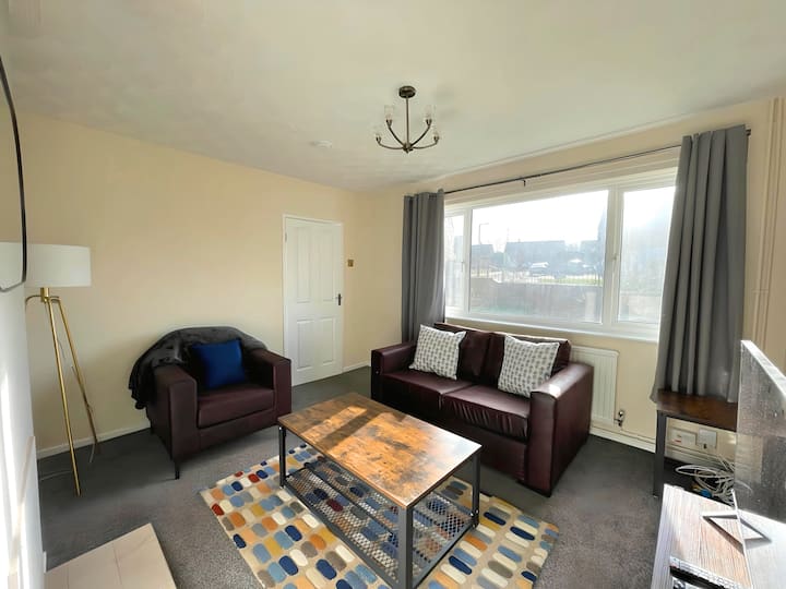 Large 6 Person Home With Garden And Free Parking - Barnsley
