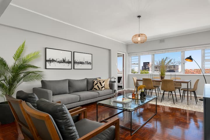 Stylish Sea Point Apartment | Balcony & Parking - Kaapstad