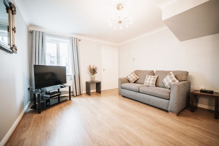 Modern 3 Storey Home In Redcar - Redcar