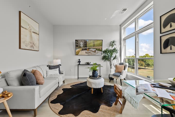 Garden View Apartment | Wifi + Heated Pool - Dublin, OH