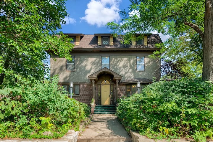 Cabin Like Apt- In Georgian Mansion - Minneapolis