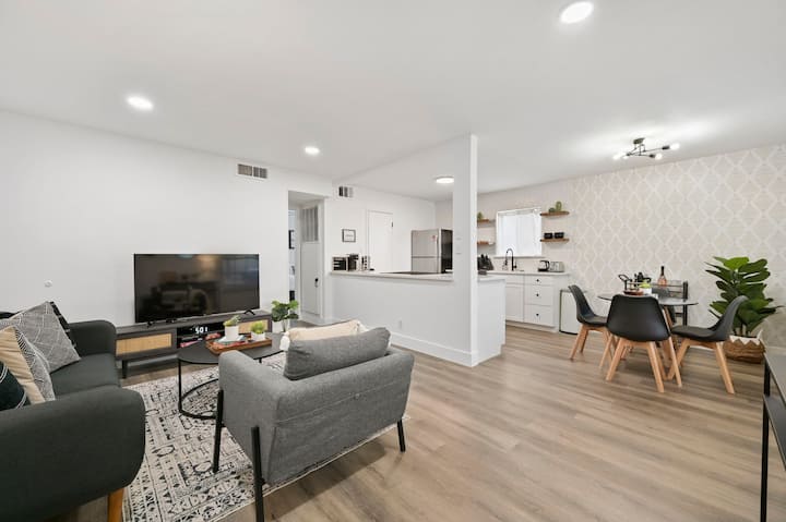 2br | 3 Beds | Soco Condo - Trendy & Stylish! - Austin, TX