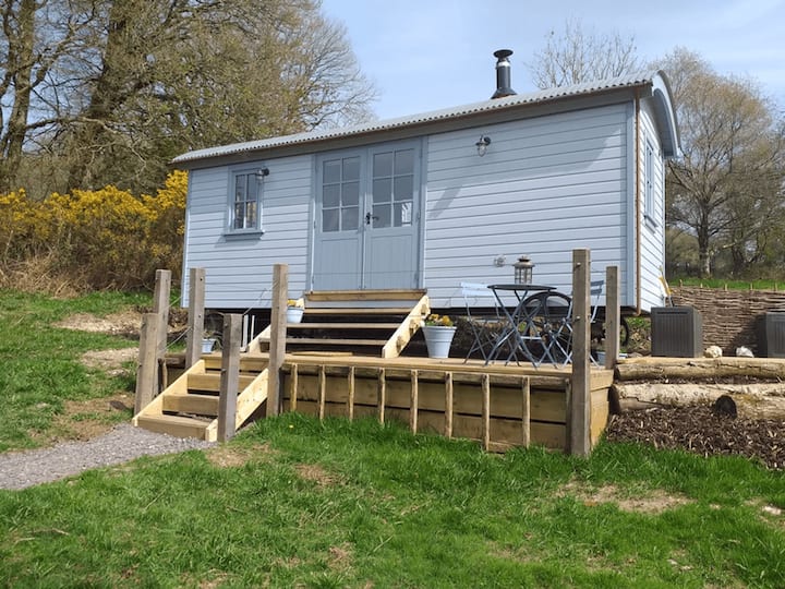 Relax In Luxury Shepherd Hut Retreat And Hot Tub ! - United Kingdom