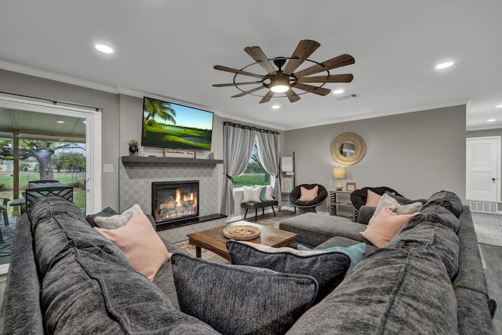 David Earl's Shack - Hot Tub, Fire Pit & Sleeps 8 - Fredericksburg, TX