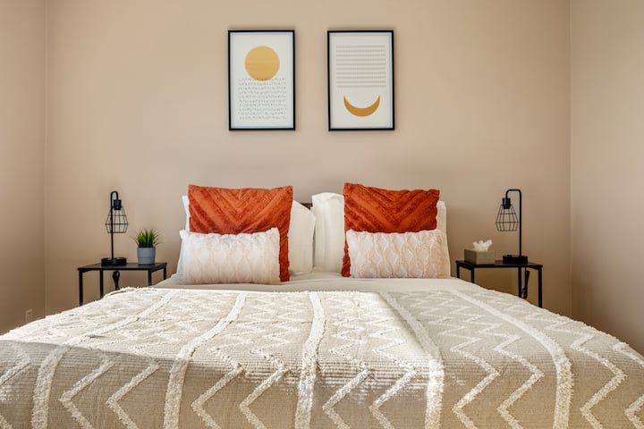 Rustic & Unique |  Super Central | Near Downtown! - Calgary