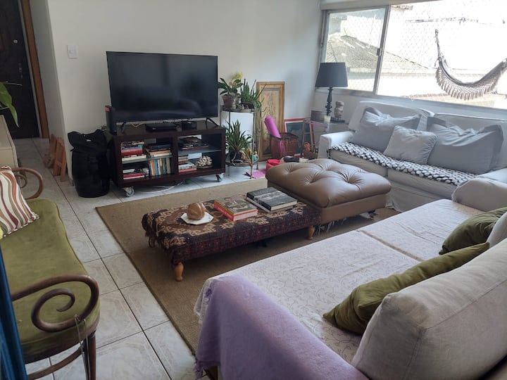 Quarto Casal Amplo E Decorado - Santos