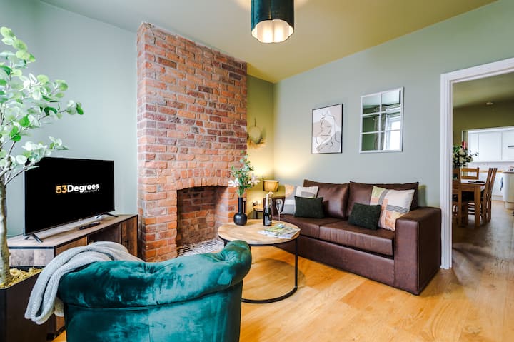 New! Stylish Home, Amazing Location, Sleeps 6! - University of Chester