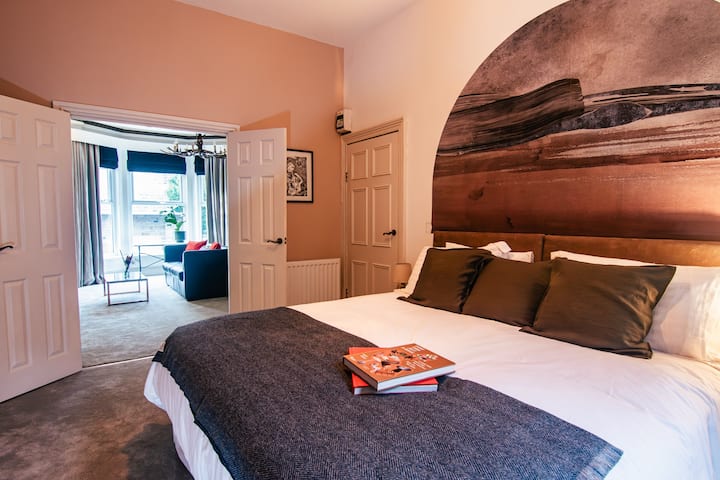 The Marmot. Stylish Central Deluxe Apartment. - Harrogate