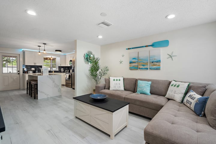 Coastal Breeze On 66th Avenue - Pinellas Park, FL