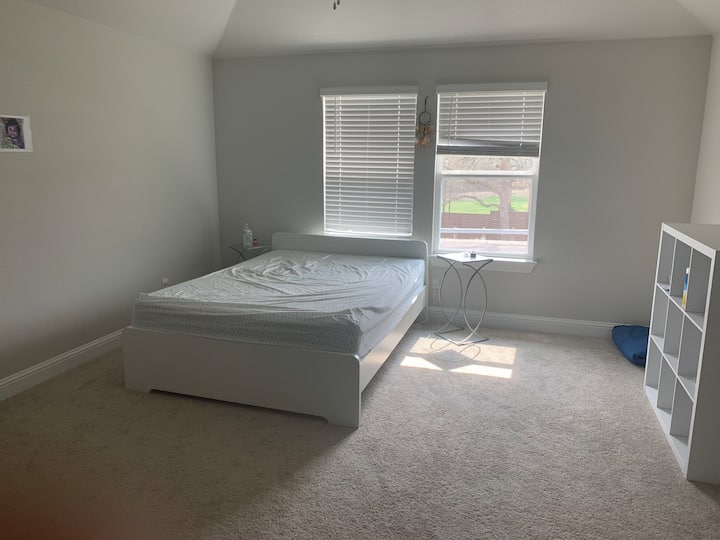 Private Room In Family House With Huge Backyard! - Georgetown, TX