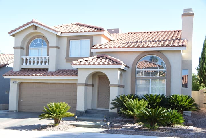 Great 4 Bedroom W/ Putting Green - Las Vegas, NV