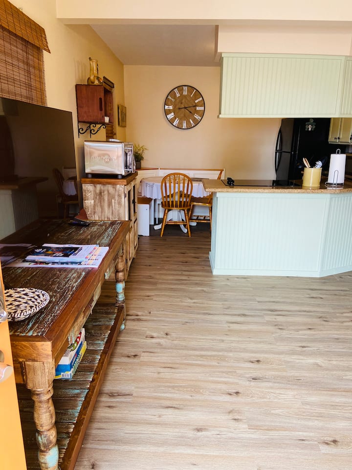 Two Cozy Delightful Apt Combo As One Unit - Laredo, TX