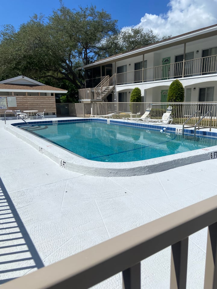 Peaceful And Private Condo 5 Miles To Siesta Key - Sarasota, FL