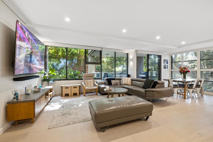 Slick 3 Bed 2 Bath Modern Reno, Backyard & Parking - Bondi Beach