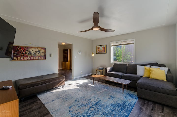 King Suite Near Ball Arena, Meow Wolf & Lobo Cafes - Denver, CO