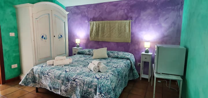La Stanza Viola Vicino Al Fiume In Pieno Centro - Bosa