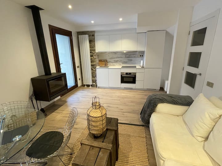 Casa  Nueva Con Encanto En El Centro Del Pueblo - Espot