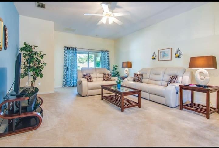 Bedroom W/private Bathroom - Land O' Lakes, FL