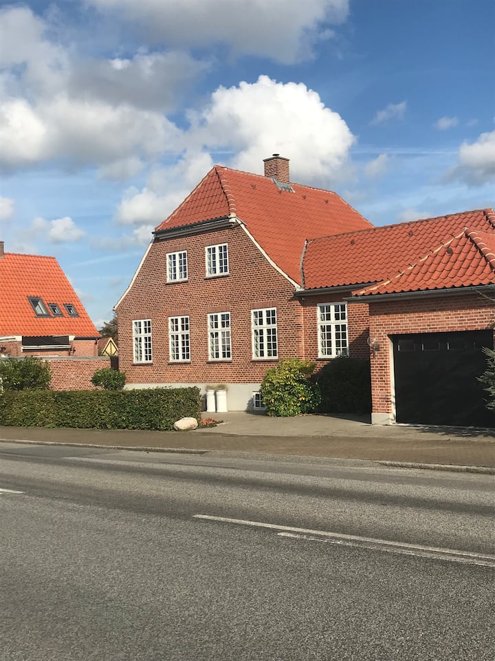 Kælder Værelse I Hus Med Trapper - Esberg