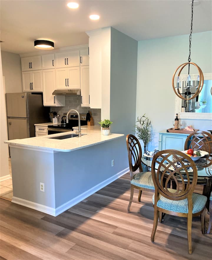 2 Bed, 2 Bath Close To Beaches - Mount Pleasant, SC