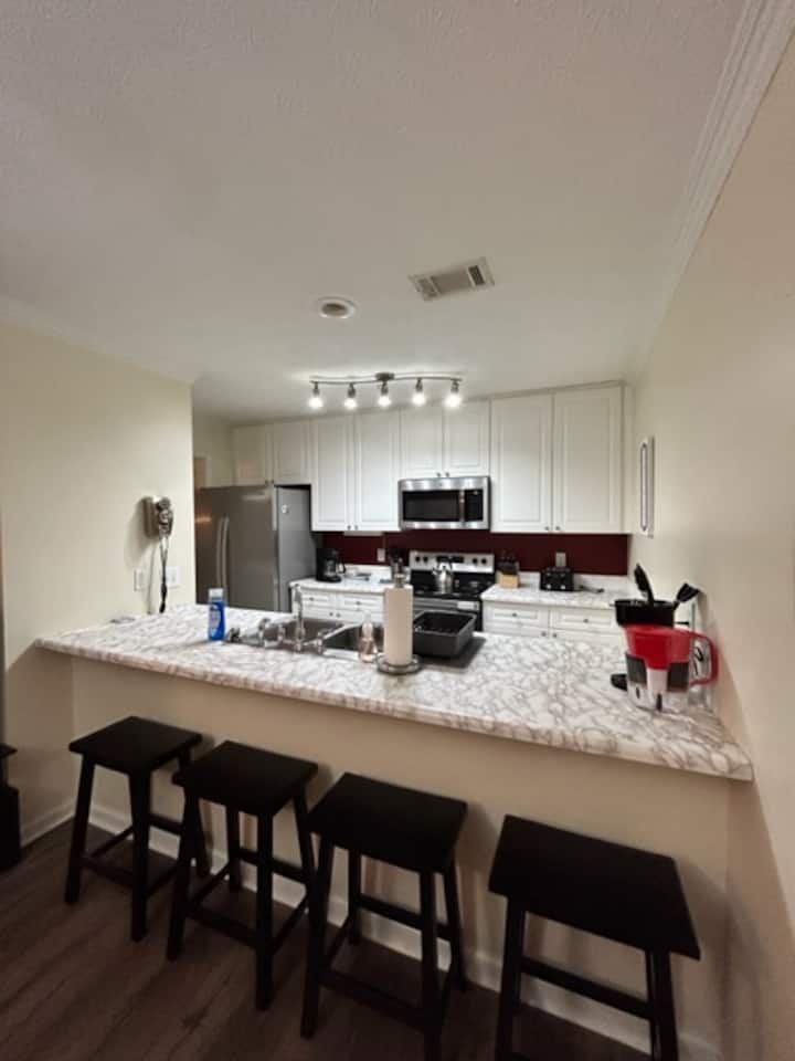 Aubie Hills 2bd/2.5ba Townhome - Auburn, AL