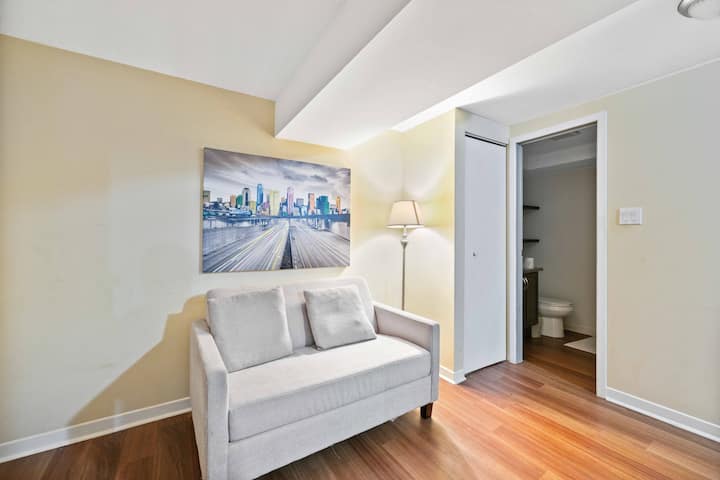 Tranquil 1br Oshawa Basement - 奧沙華