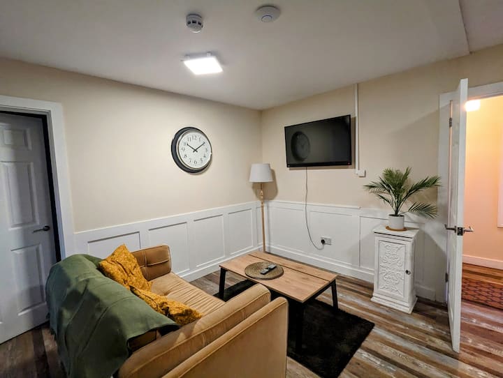 The Cwtch Flat At The Lodge By Cefn Tilla Hotel - Usk