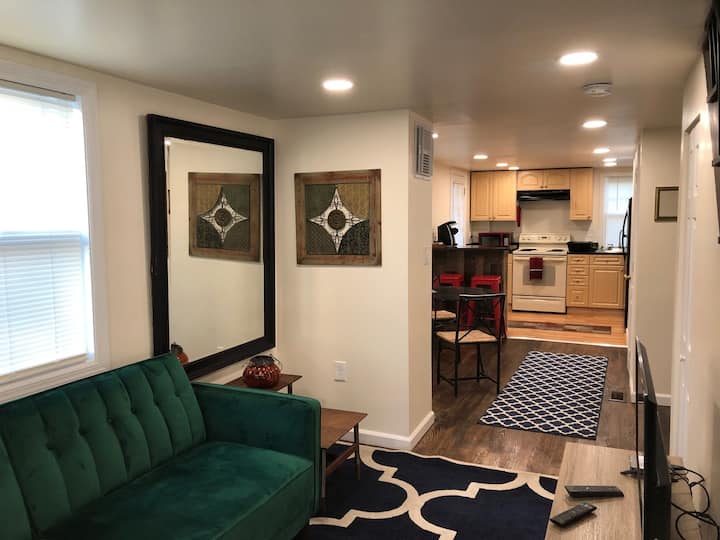 Cozy, Clean, Quaint Townhouse - Towson, MD