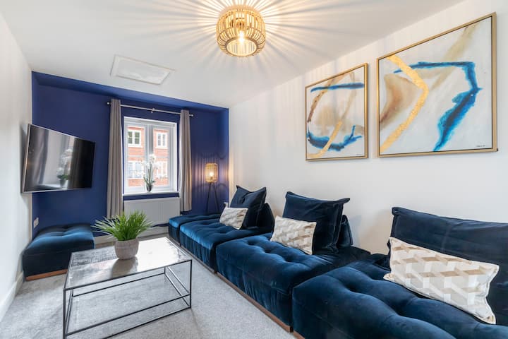 Modern 4 Bed 3 Bath Home Close To The Town Centre - Cheltenham