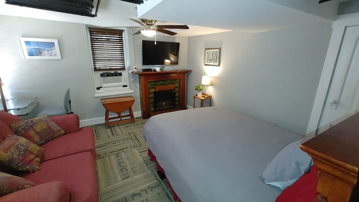 Studio Apartment Near Downtown - Jefferson City, MO