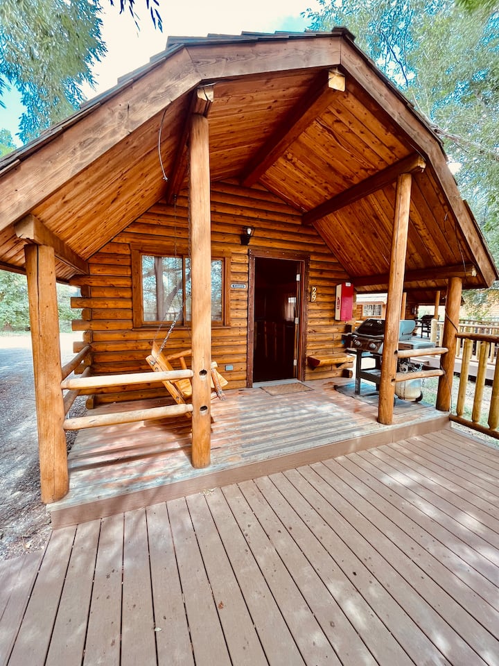 Deluxe Cottage - Great Falls, MT