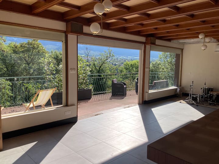 Maison Avec Salle, Bar, Terrasse - Chambéry