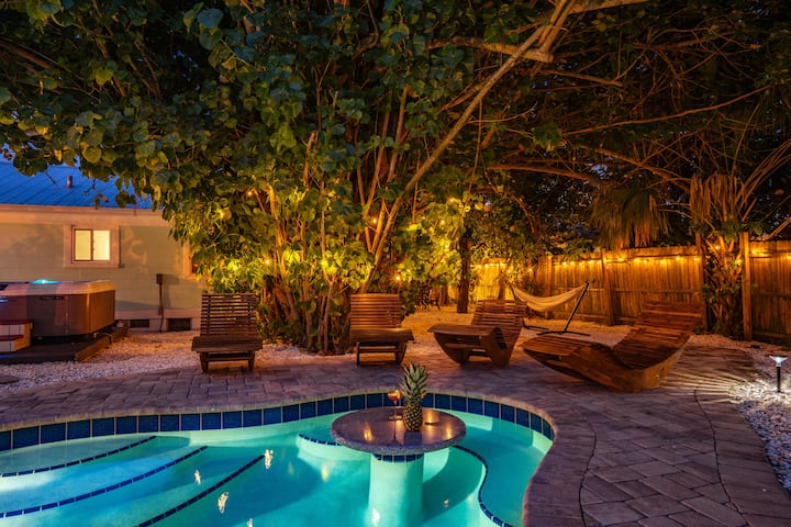 Near Ami Beaches*heated Pool/spa*2 Kings*backyard - Bradenton Beach, FL