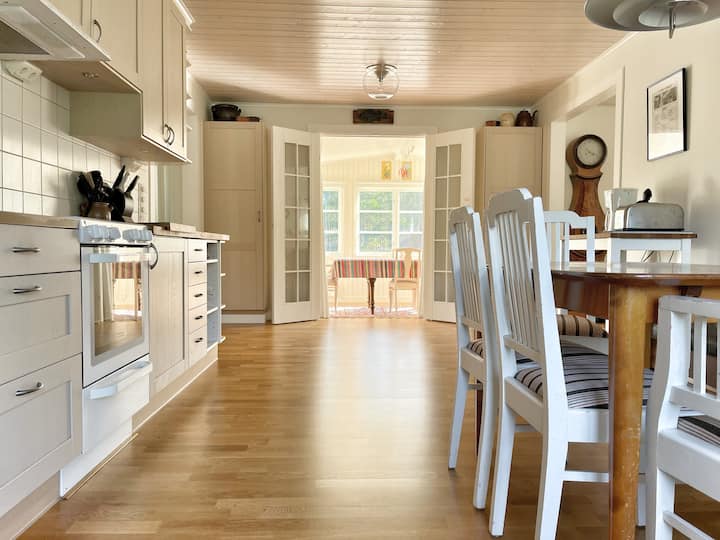 Strandnära, Familjevänligt Hus Vid Riviera - Båstad