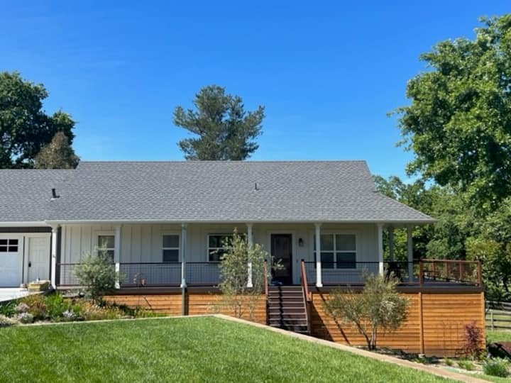 Backyard Wine Country Guest Cottage - Acorn Oaks - Santa Rosa, CA