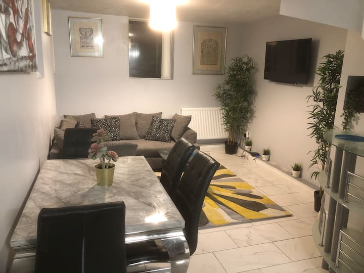 Two Bedroom Flat At Mutley Plain - Plymouth