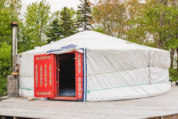 The Red Dragon Yurt And Hot Tub At Cabot Shores - Nouvelle-Écosse