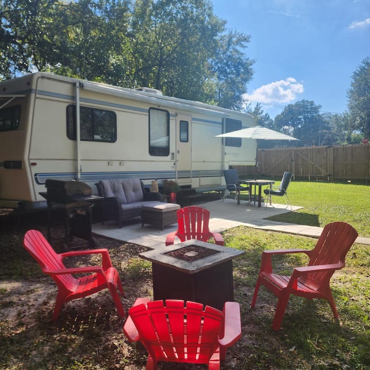 Tiki Hut Rv, 2.7mi, To Fsu Stadium - Tallahassee, FL