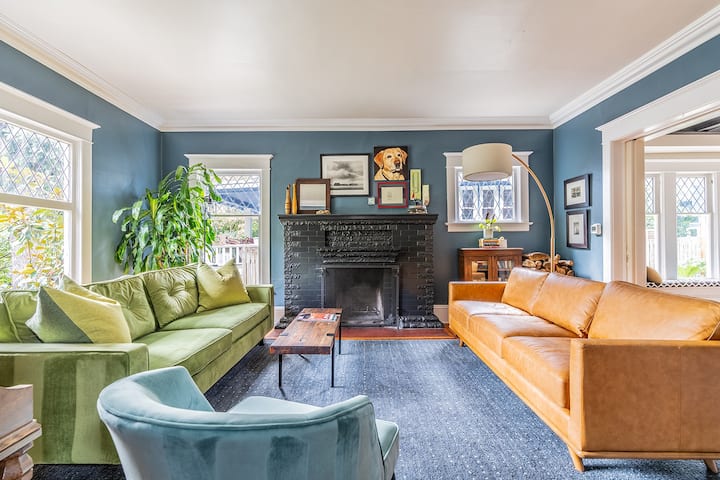 Group Getaway In Seattle W/ Hot Tub! – Sleeps 10 - Seattle, WA