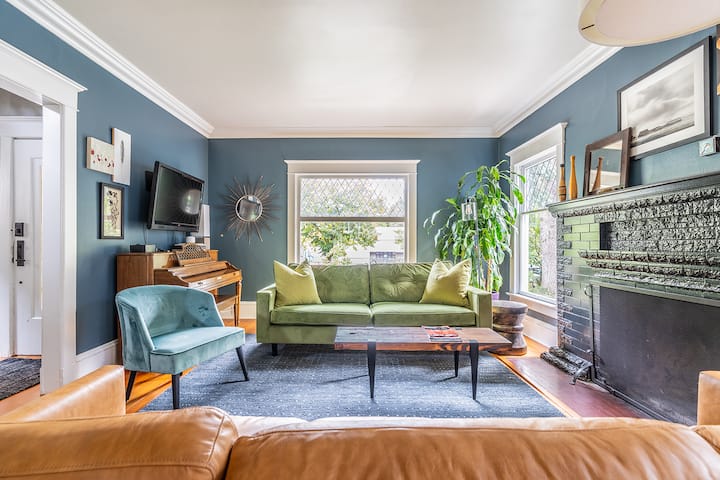 Seattle 5br Craftsman W/ Private Hot Tub & Garden - Seattle, WA