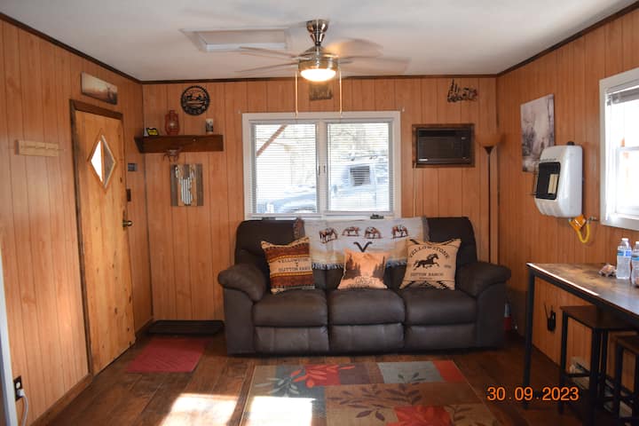 Deer Cabin
Full Amenities. - 黃石縣