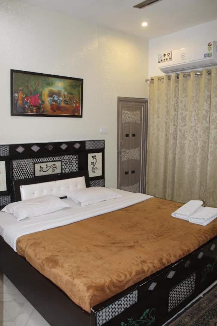 A Comfortable Stay In Deluxe Ac Room |Hotel Sunset - Orchha