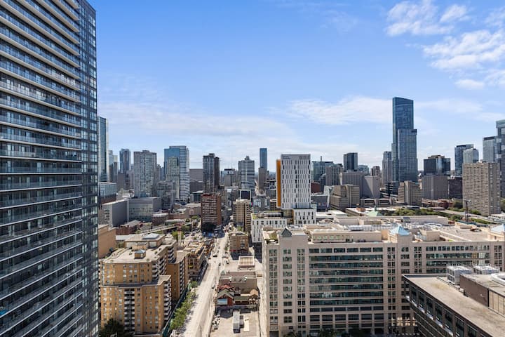 Downtown 2br Condo W/ Private Balcony - Toronto