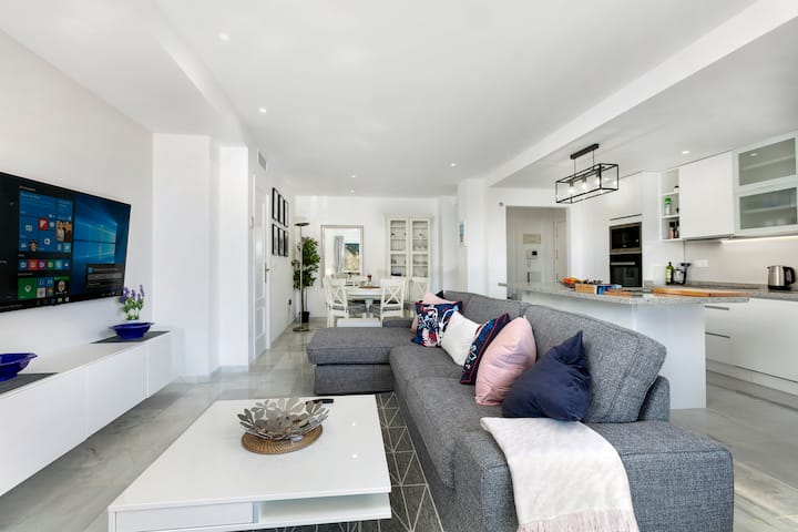 Stylish Marbella Stay | 300m Beach, Patio, Pool - Marbella
