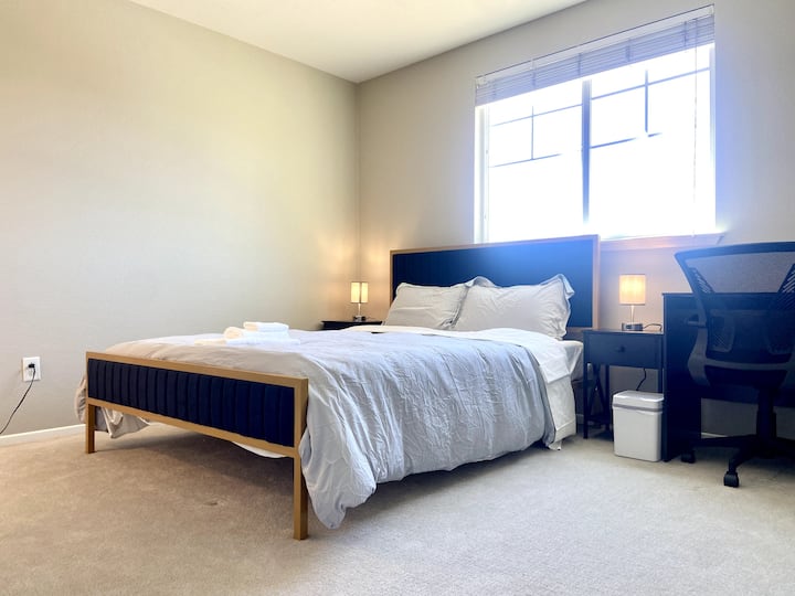 Golf Course Retreat, Private Bedroom, Private Bath - Temecula, CA