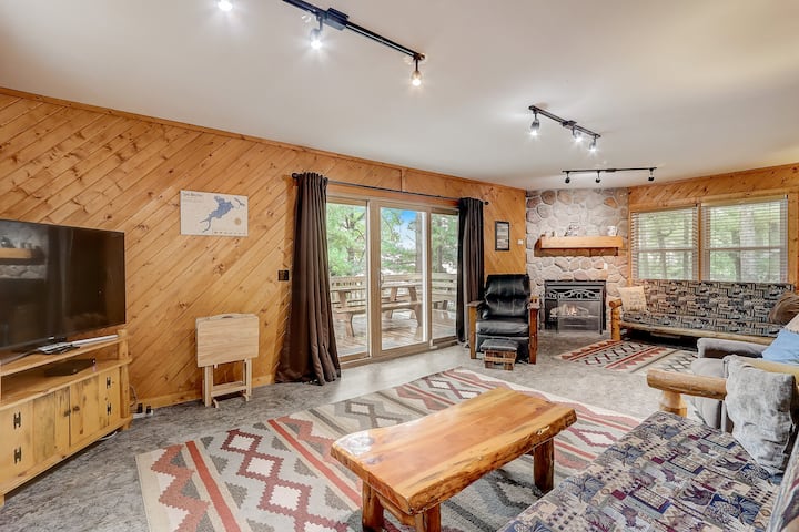 Pine Bay Lodge - Lakefront - Lake Delton, WI