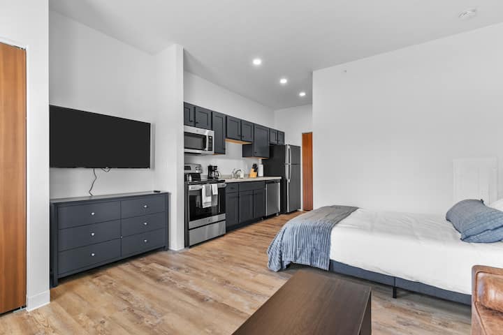 Fox Flats, Great Location! - Greenville, WI