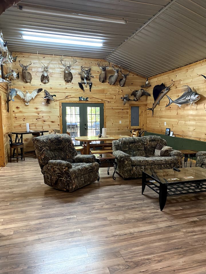 "Bob & Todd's Cozy Cabin - Canvas Church, Lenoir City