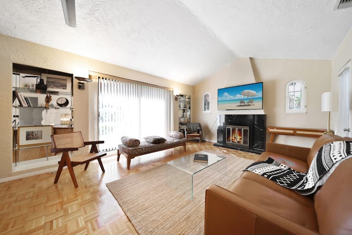 Toluca Lake Retreat: 3 Bed Fully Furnished Home - Burbank, CA